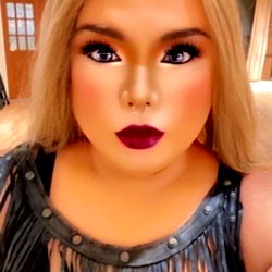 Myka MyLeah | Unique and Talented Transsexual from Chicago